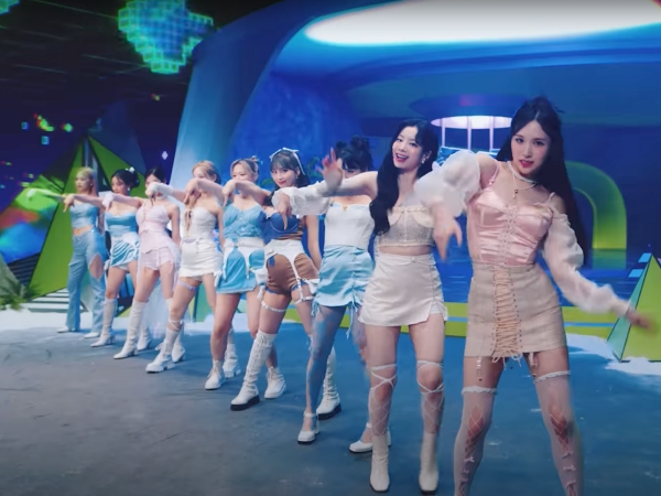 QRコードを読み取ると…“全員再契約”のTWICE、新曲『Talk that Talk』MVの仕掛けが「泣ける」と話題に｜スポーツソウル日本版