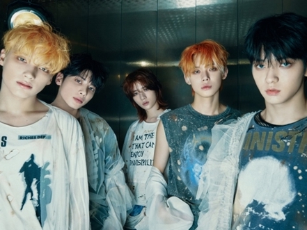 TXT、海外有名メディアが新ALを大絶賛「MVは本当に爆発的だ」インタビュー記事も公開｜スポーツソウル日本版