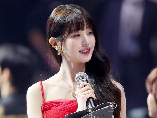 IVE・ウォニョン、授賞式「2023 AAA」で3年連続MCを見事に果たし賞まで受賞…“若者のアイコン”に｜スポーツソウル日本版
