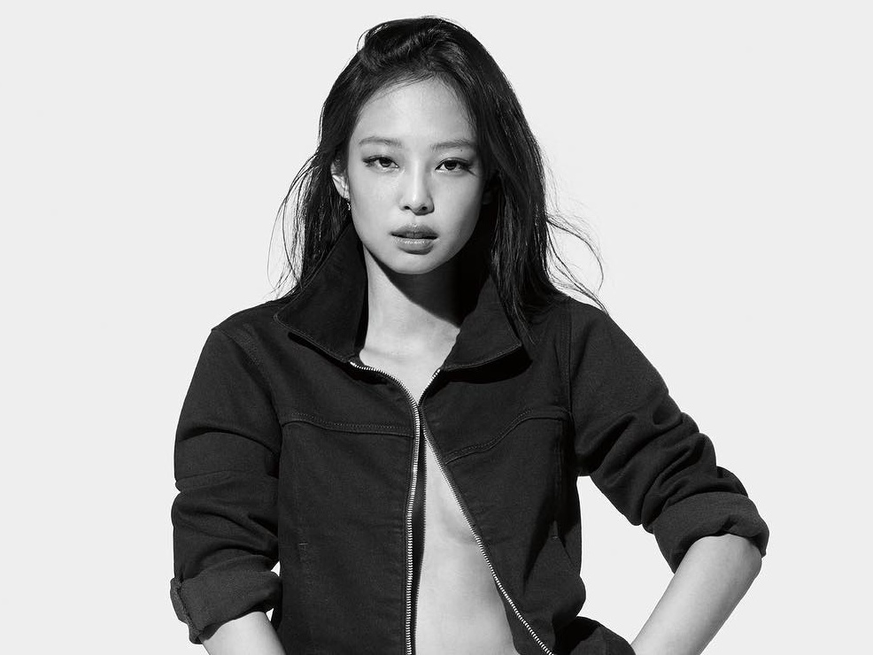 Blackpink・ジェニー、独立後も衰え知らずのカリスマ性! 素肌ジャケットで春のトレンドをリード|スポーツソウル日本版