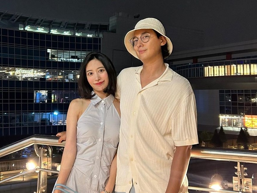 14歳年上の韓国俳優と結婚した日本人女性、“ふっくらお腹”で最後の旅行へ!イ・ジフン妻の近況【photo】|スポーツソウル日本版