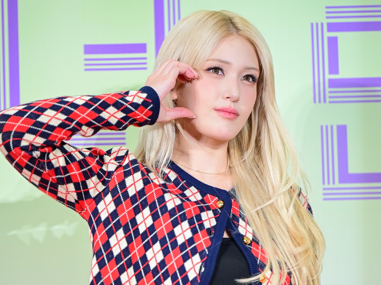 「意外なボリューム感まであるなんて」“172cm・46kg”の韓国歌手、艶やかな自撮りでファン悩殺【PHOTO】｜スポーツソウル日本版