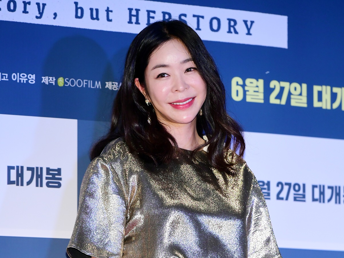 “脚に12億ウォンの保険”をかけた韓国女性タレント(52)、自慢の美脚に「ラインが凄い」の声【photo】|スポーツソウル日本版