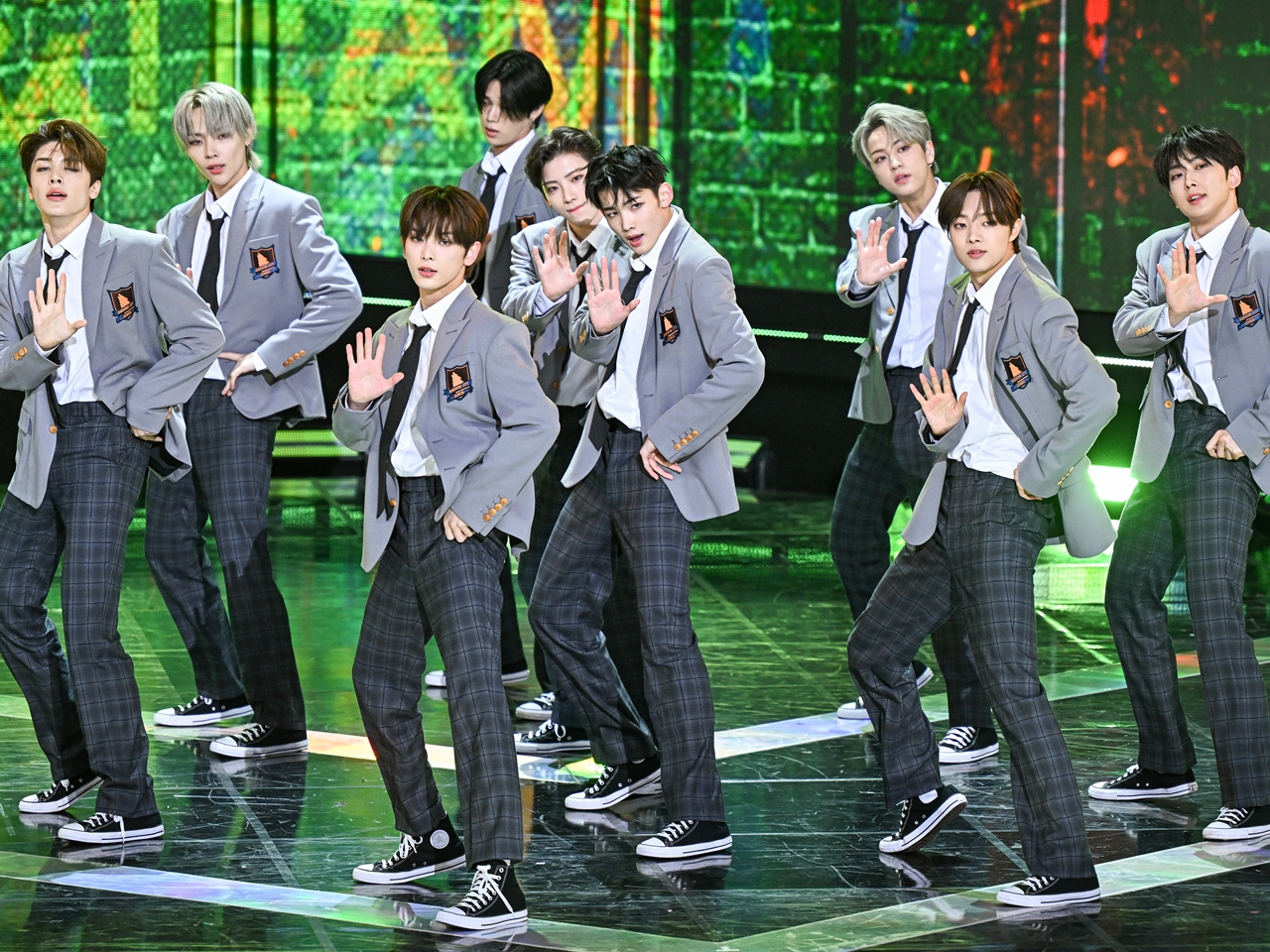 &TEAM所属HYBE LABAELS JAPANが「YX LABELS」に社名変更！新たな企業ロゴも公開｜スポーツソウル日本版